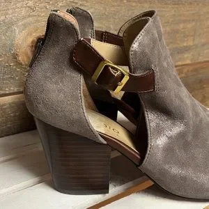 Isola | Shoes | Studio Isola Lillith Suede Upper Heel Sandal Booties ...